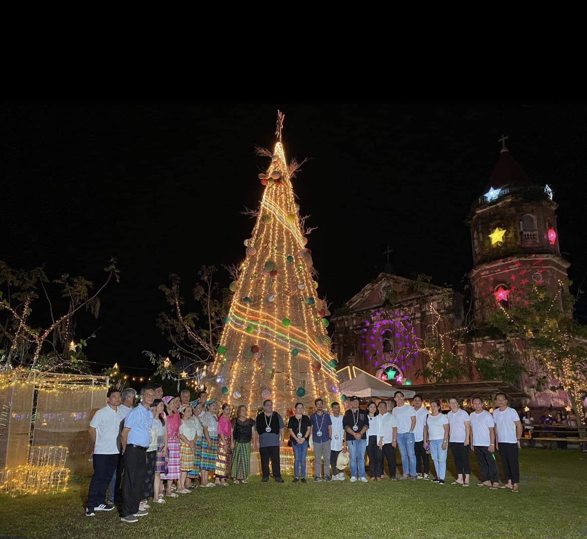 » Dumarao wins Maragtas Christmas Village Competition