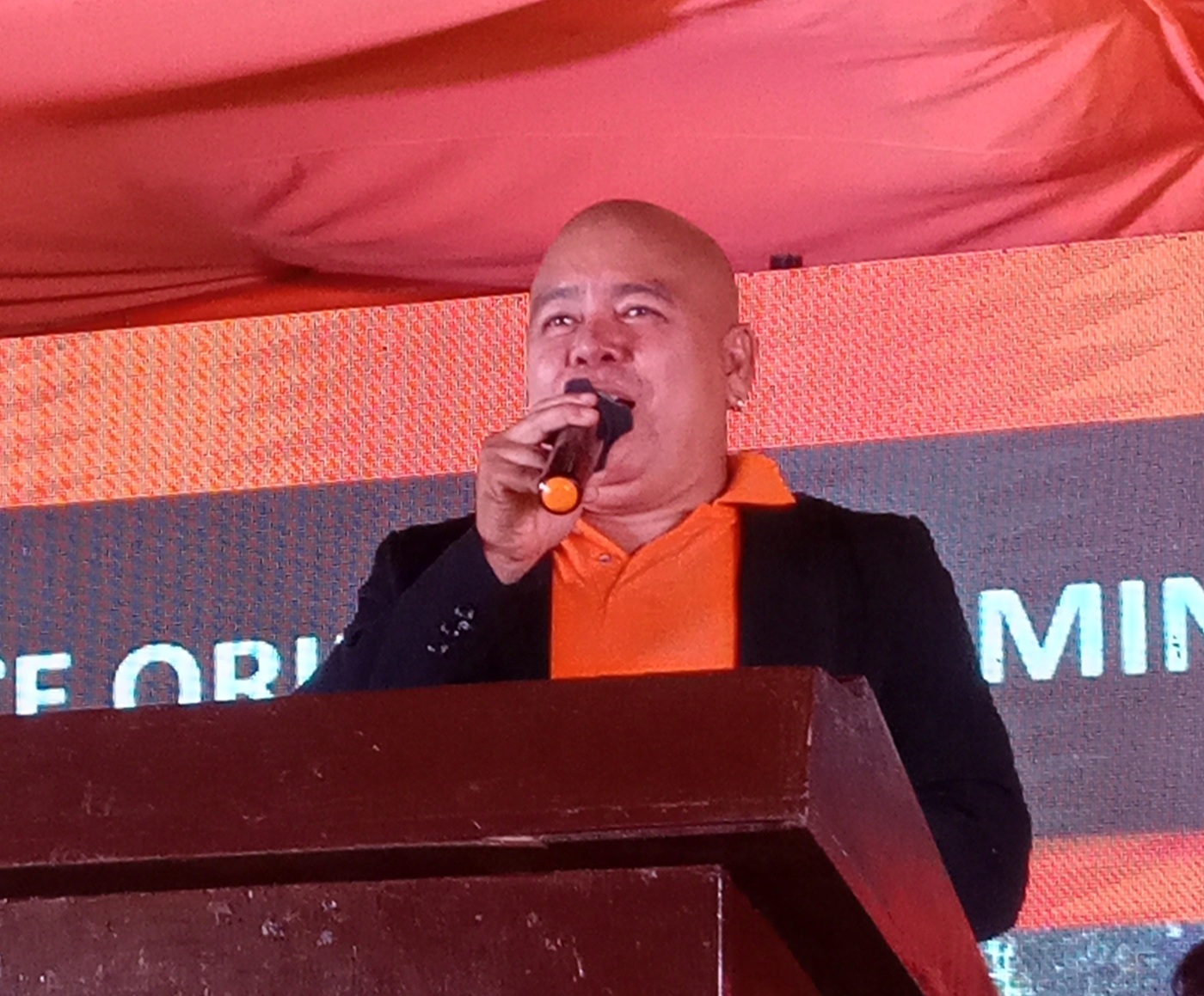 » Escolin downplays court order to step down